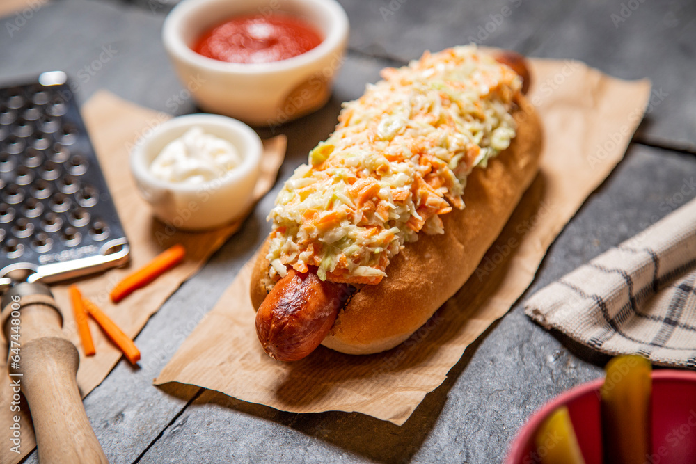 Hot dogs especiales, con pulled pork, bacon, queso fundido, ensalada de ...
