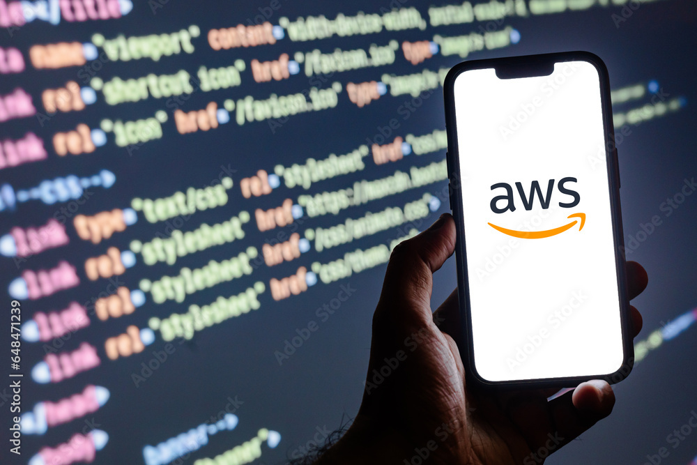 Foto de Stock AWS Amazon Web Services logo on smartphone | Adobe Stock