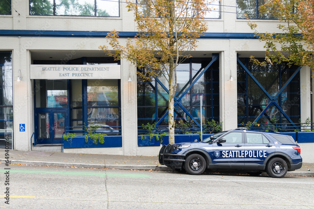 Foto de Stock Seattle - September 17, 2023; Patrol car parked outside ...