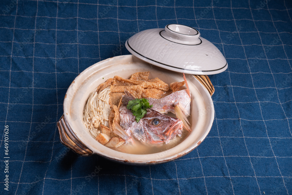 local boiled cook live fresh red grouper fish head seafood bean curd ...