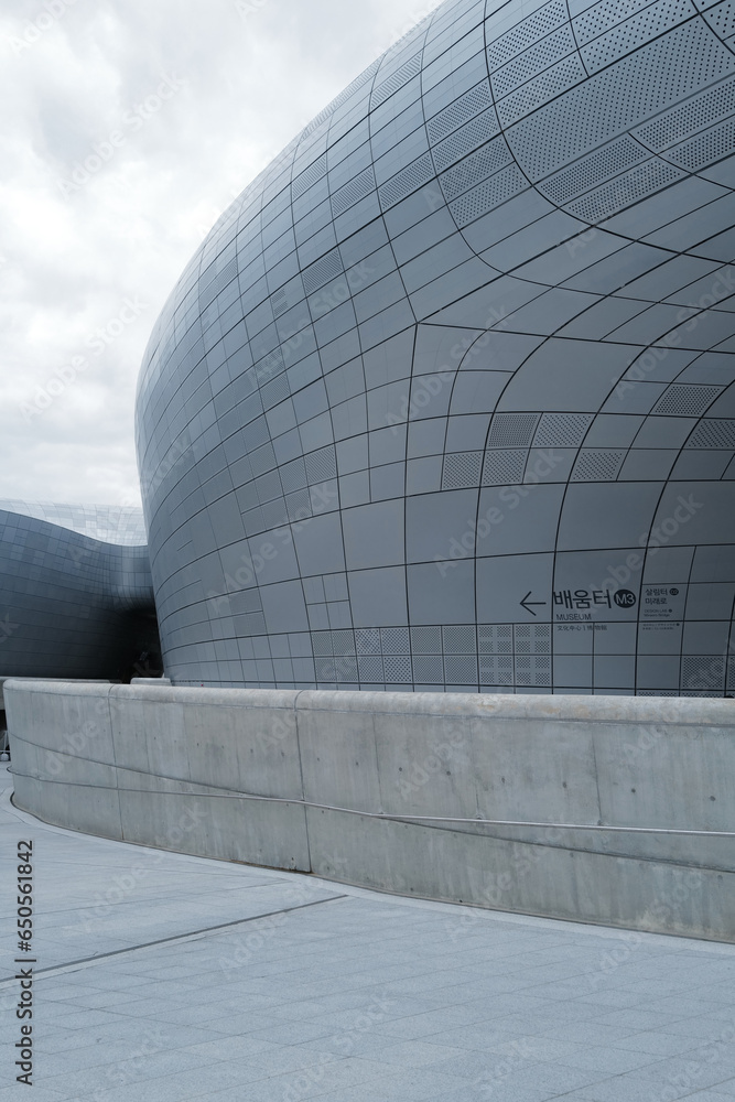 Exterior architecture and building design at 'DONGDAEMUN DESIGN PLAZA ...