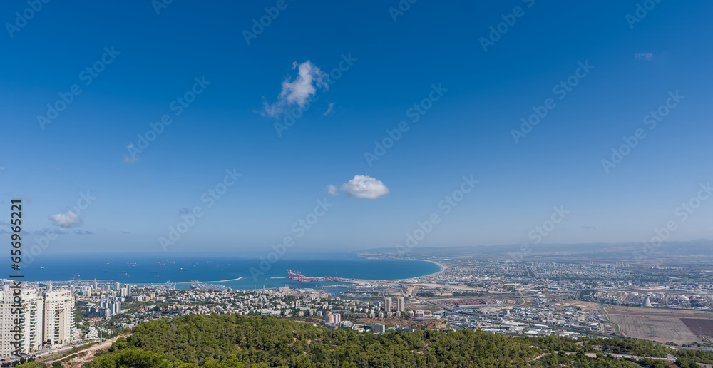 From Carmel Mountain in Haifa, a panoramic view opens up - the ...