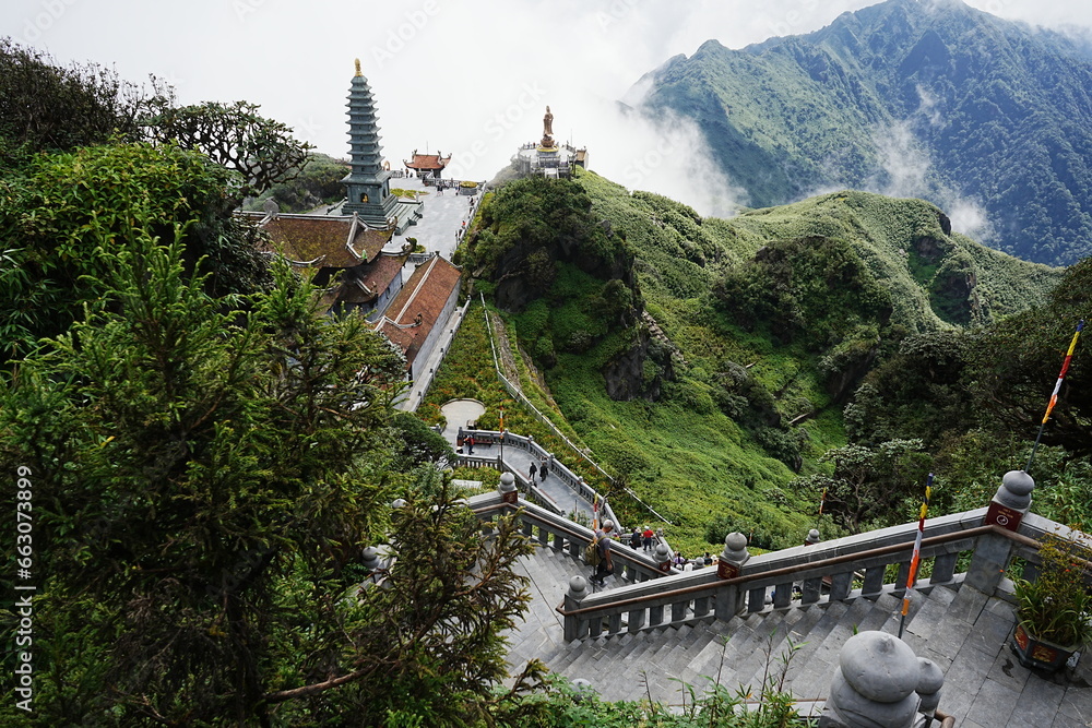 Fansipan Mountain called Roof of Indochina and Sea of Clouds in Sapa ...