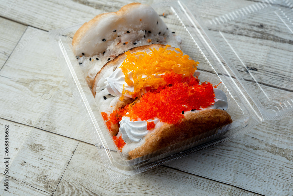 "Khanom tang taek" is a delicious and popular Thai street food snack ...