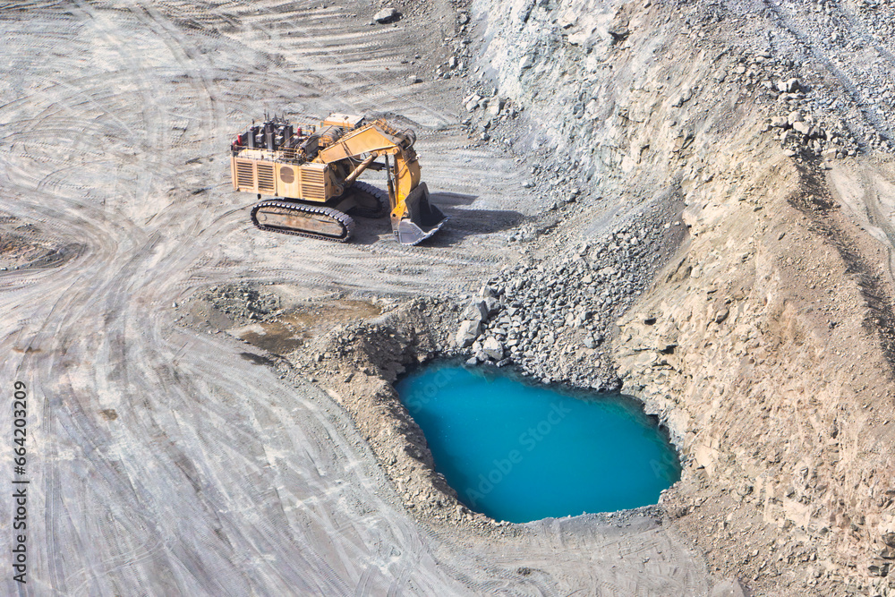 open pit diamond mine, Surface mining hydraulic excavator dinging in ...