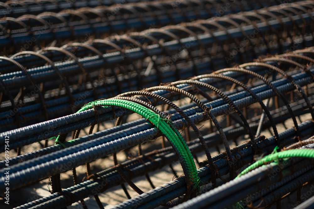 Foto Tall columns of circular rebar mesh, made of round rebar rings ...