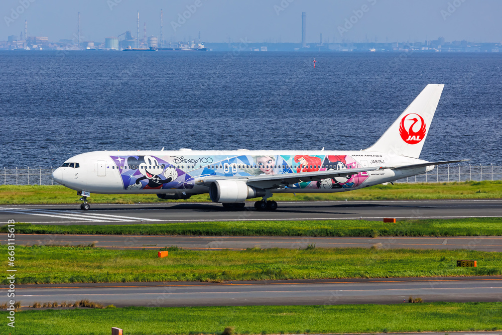 Japan Airlines JAL Boeing 767-300ER airplane at Tokyo Haneda Airport in ...