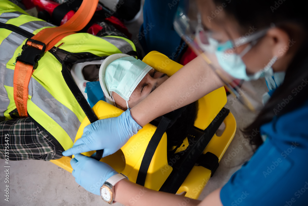 Stock-Foto „First aid for injuries from accidents in construction work ...