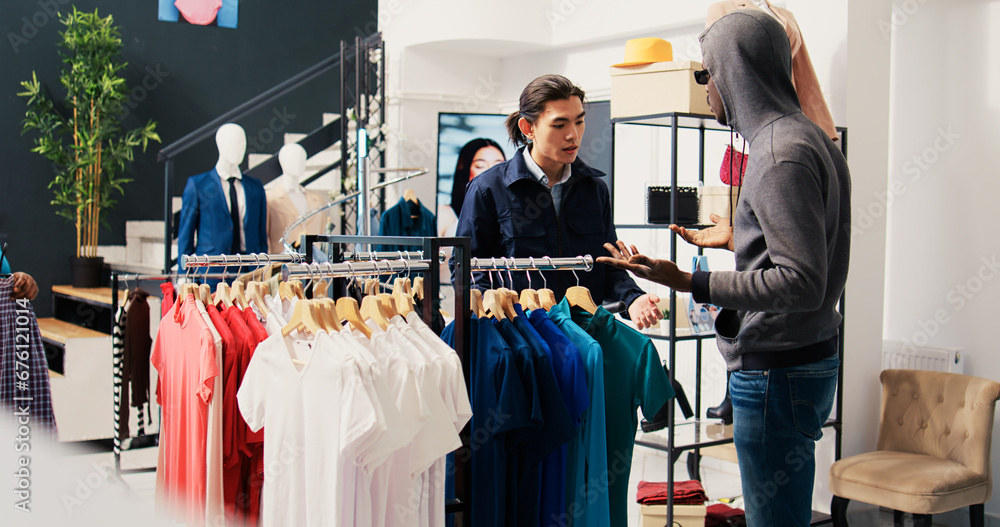 Robber trying to stole stylish clothes from shopping mall, being caught ...