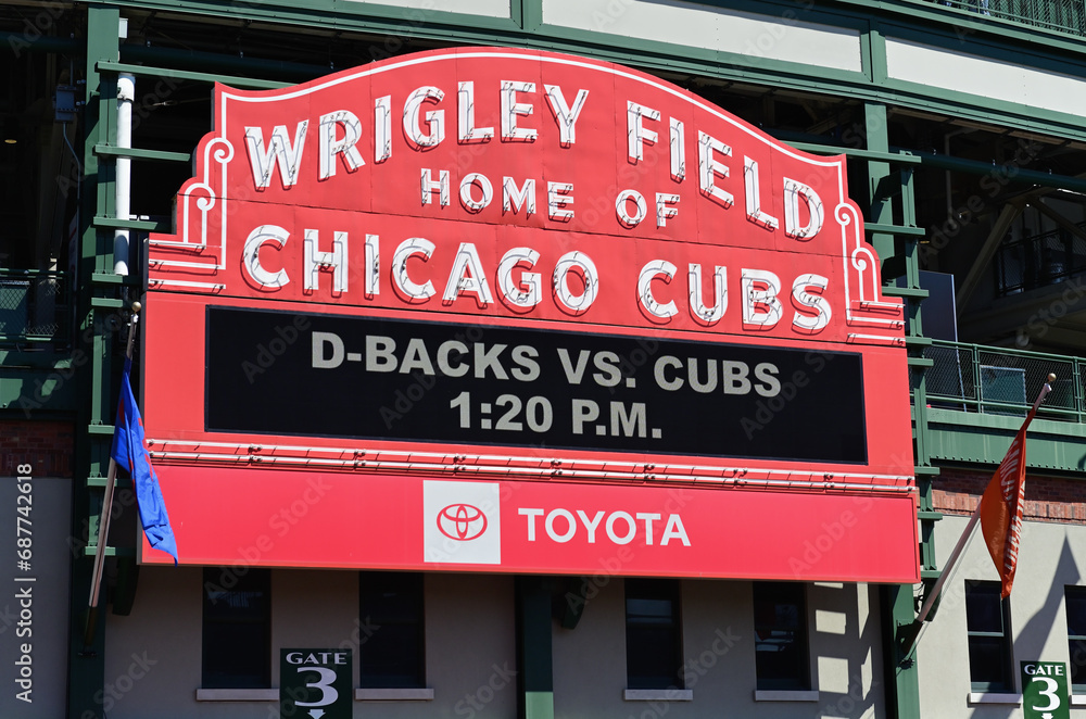 The iconic marquee above the main entry gate to Wrigley Field, home of ...