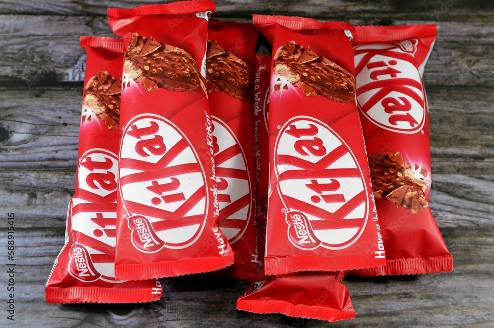 Foto de Stock Cairo, Egypt, December 3 2023: KitKat stick ice cream ...