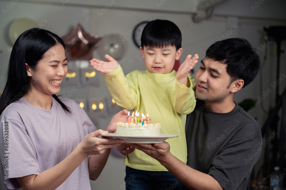 Photo Stock Happy Asian Family celebrating a birthday together at home ...
