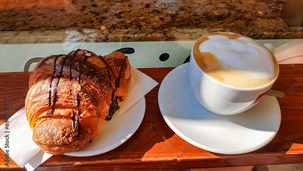 Traditional Italian style breakfast at the bar near Rialto bridge in ...