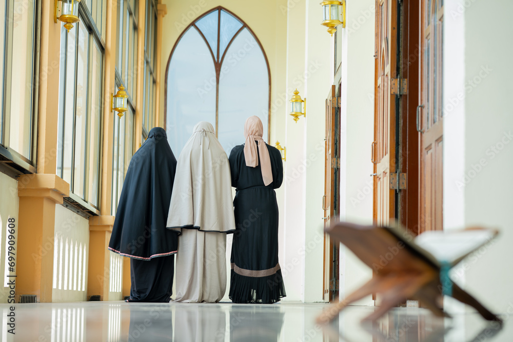 Photo Stock Many groups of Asian Muslim women in the Islamic religion ...