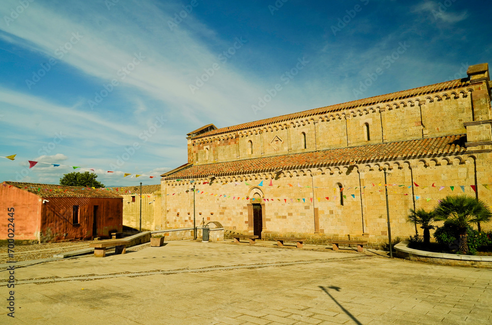 Stock-Foto „L'antico borgo di Tratalias con la bella Basilica di Santa ...