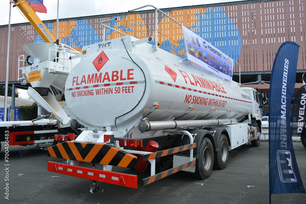 Cimc tht gas tanker truck at Philconstruct in Pasay, Philippines Stock ...