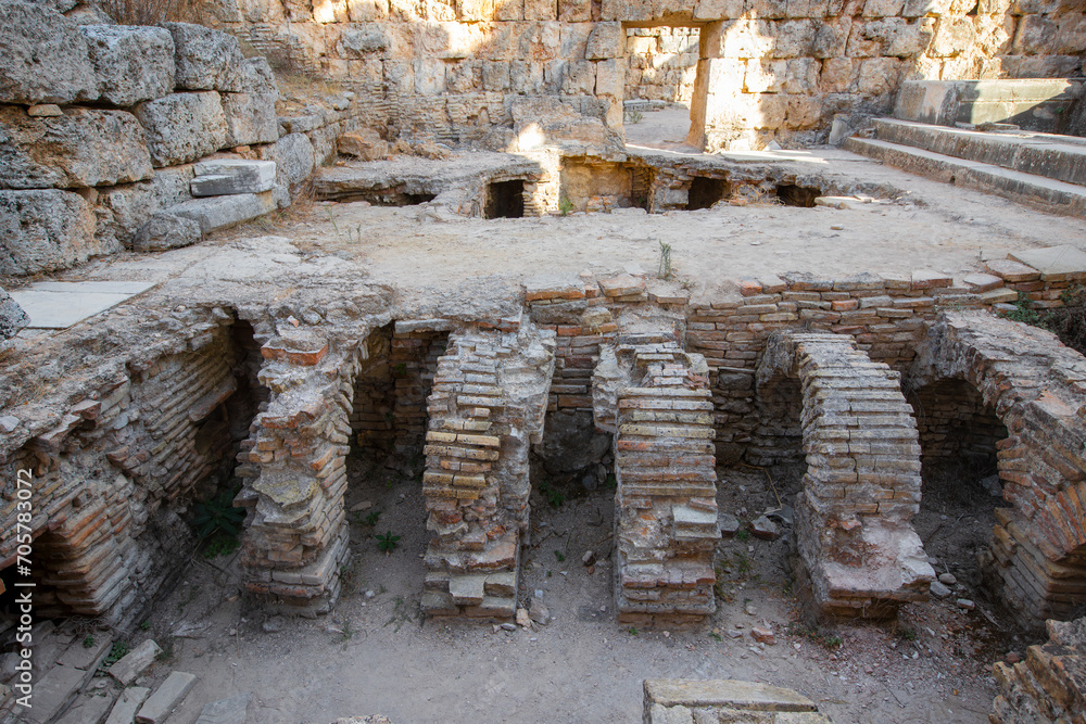 Foto de Stock Scenic ruins of the nymphaeum (nymphaion) in Perge (Perga ...