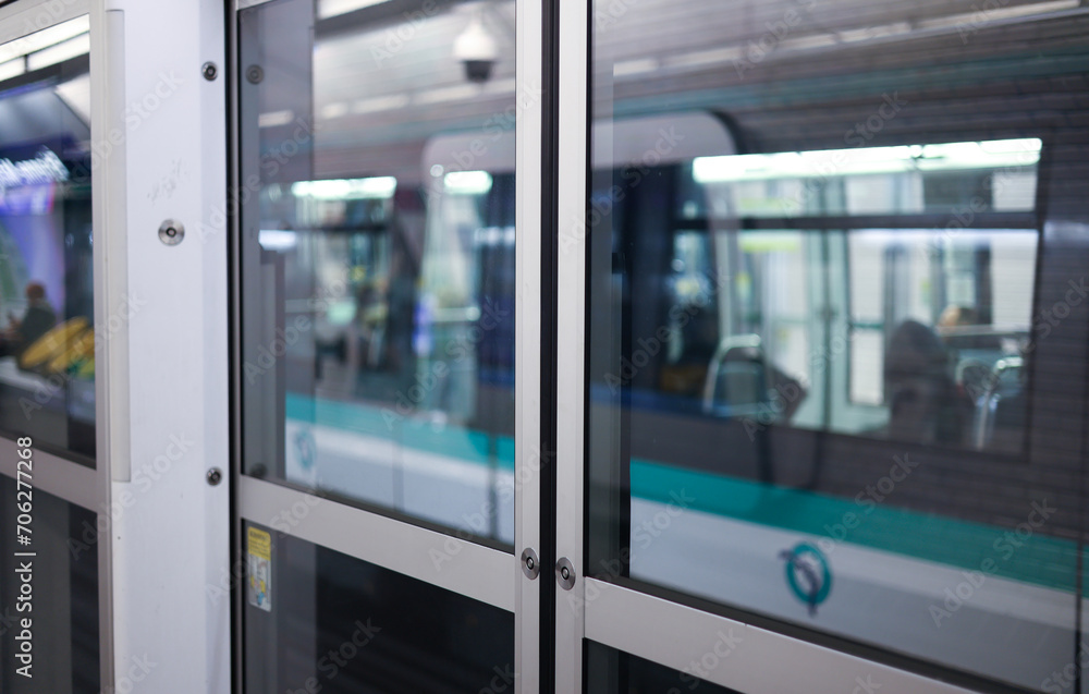 Foto de Stock Protection screen doors at subway. Anti suicide and ...