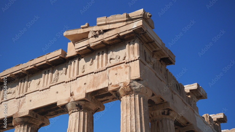 Foto de Stock Columnas doradas de Partenón, con sus capitales sobrias ...