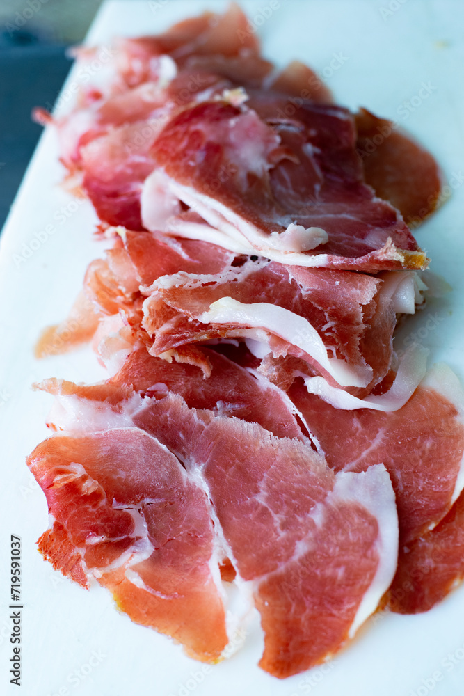 Foto de Stock Placer Gourmet: Jamón Crudo de Alta Calidad, Sumérgete en ...