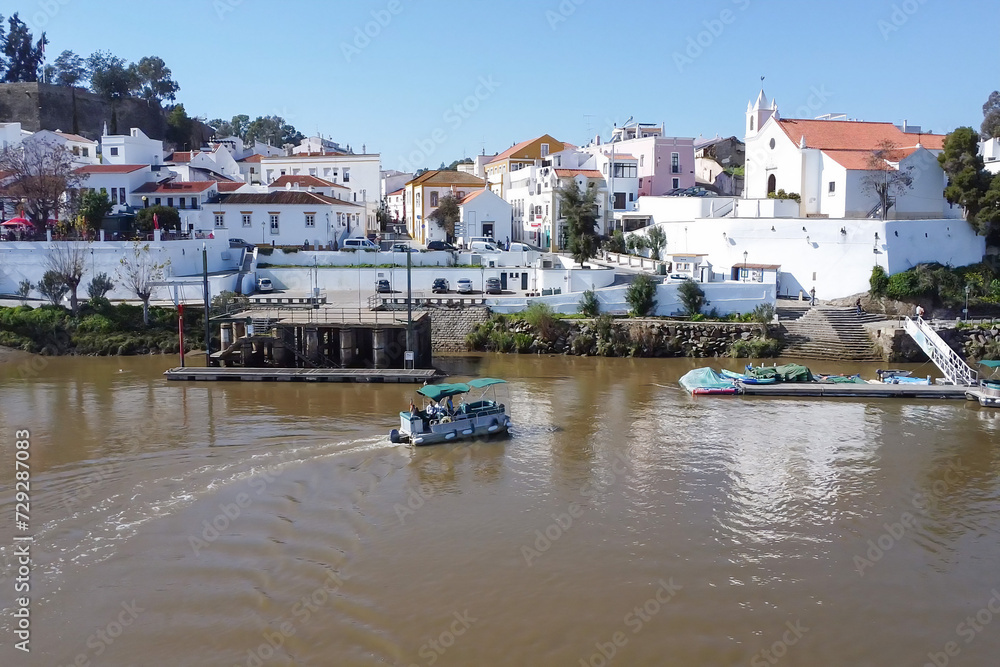 Foto de Stock Aerial view of the small ferry boat that crosses from ...