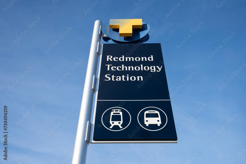 Стоковое фото «Redmond, WA, USA - Jan 14, 2024: The signpost of the ...