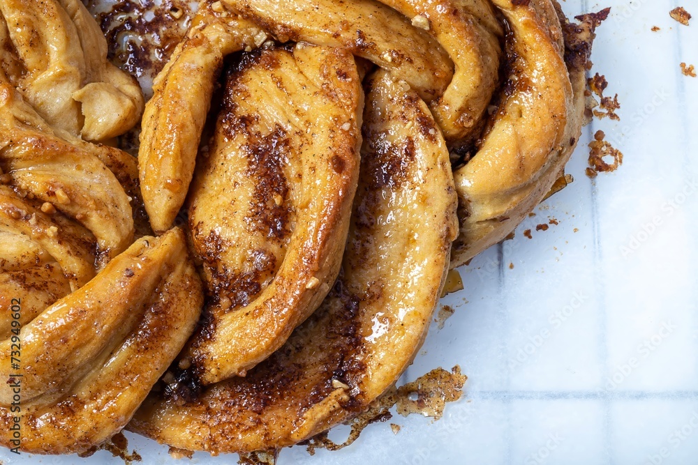 Stock-Foto „Roscón de reyes Kringle Estonia. Braided sponge cake with ...