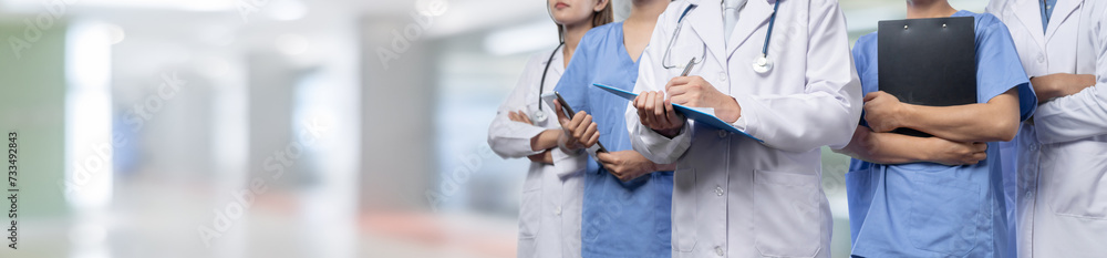 Confident medical staff team with doctor nurse and healthcare ...