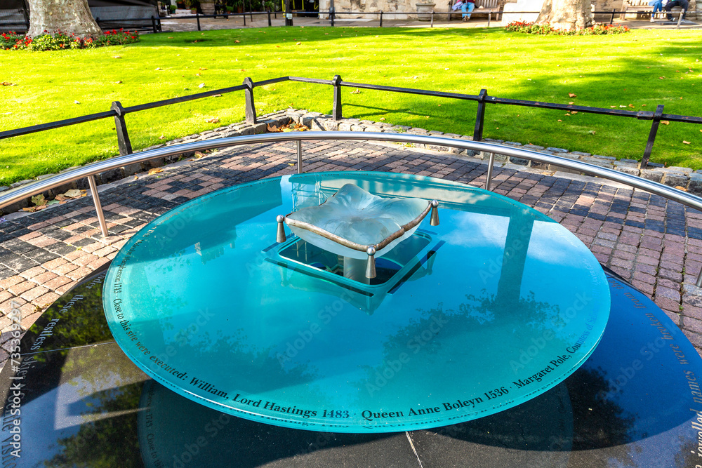 Execution Memorial where queen Anne Boleyn was executed in 1536 at the ...