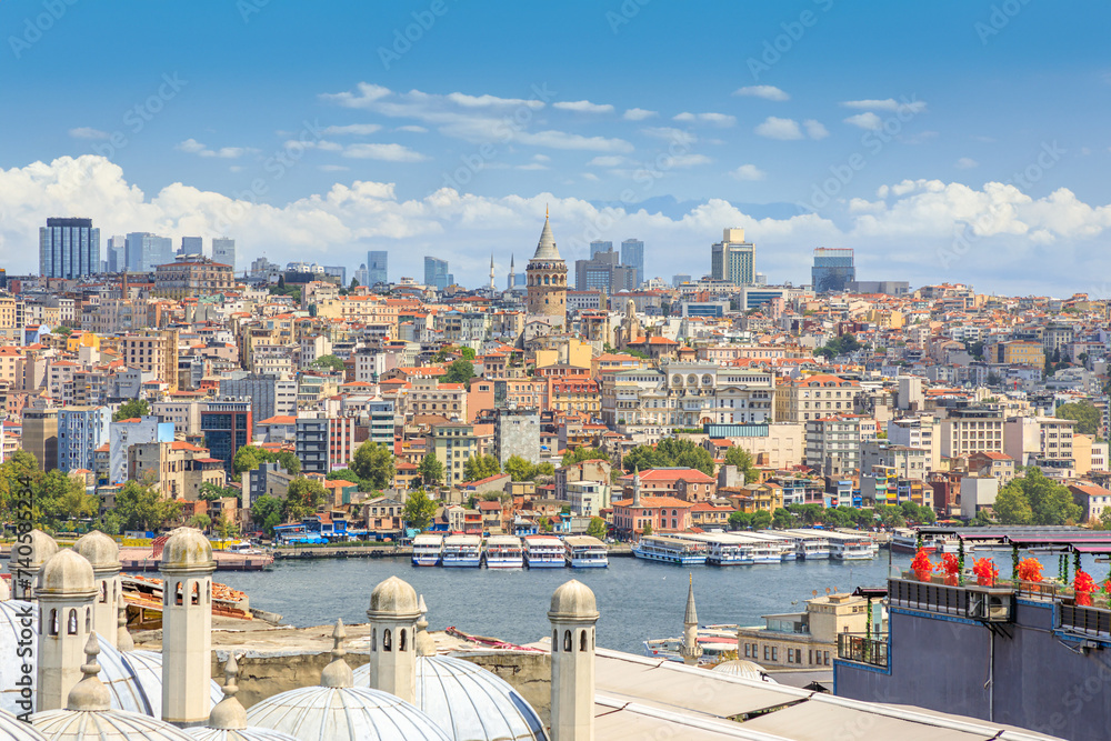 Panoramic view of Istanbul's skyline from the Suleymaniye Mosque ...