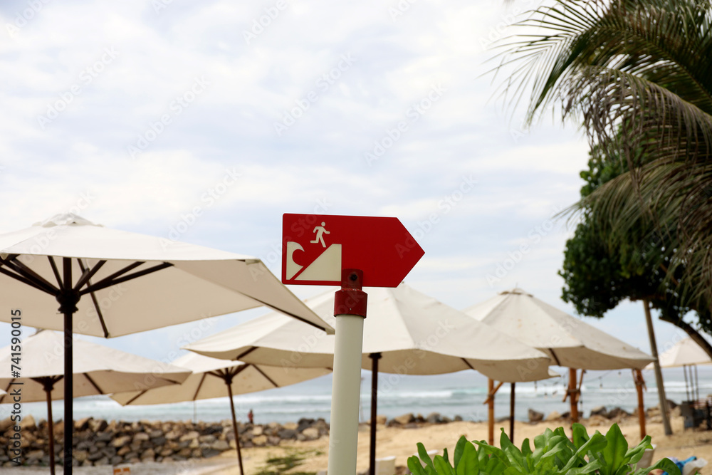 tsunami warning signs that show the direction of the evacuation route ...