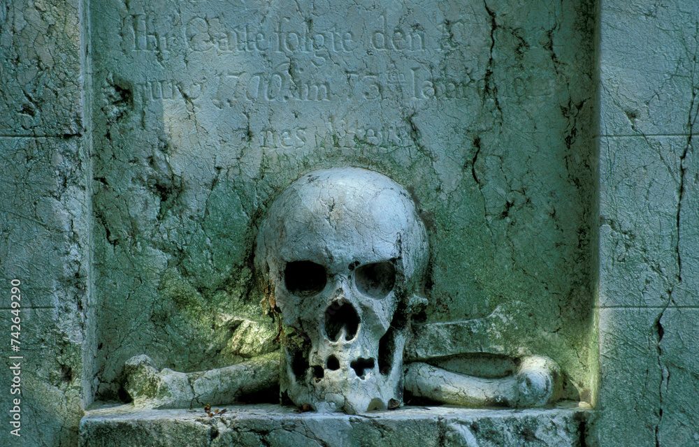 skull and crossbones on a german gravestone from 18th century, Alter ...