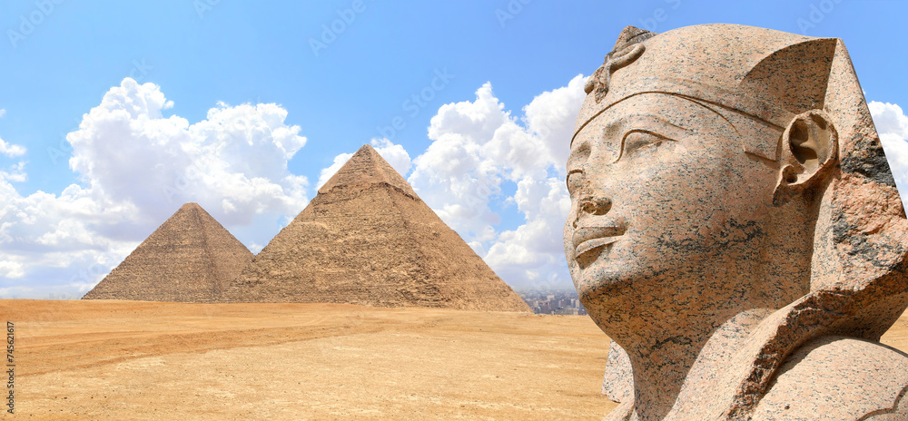Photo Stock Horizontal banner with stone sphinx statue and famous Great ...