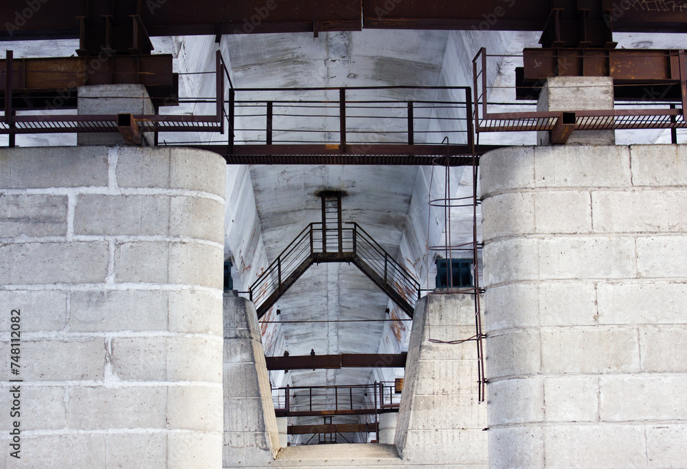 Design and structure of a reinforced concrete bridge. Reinforced ...