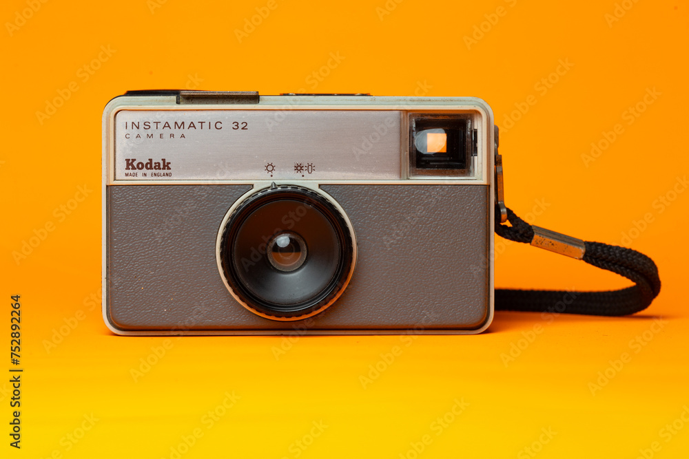 Cámara Kodak Instamatic 32 de 1972, una de las cámaras de fotos ...