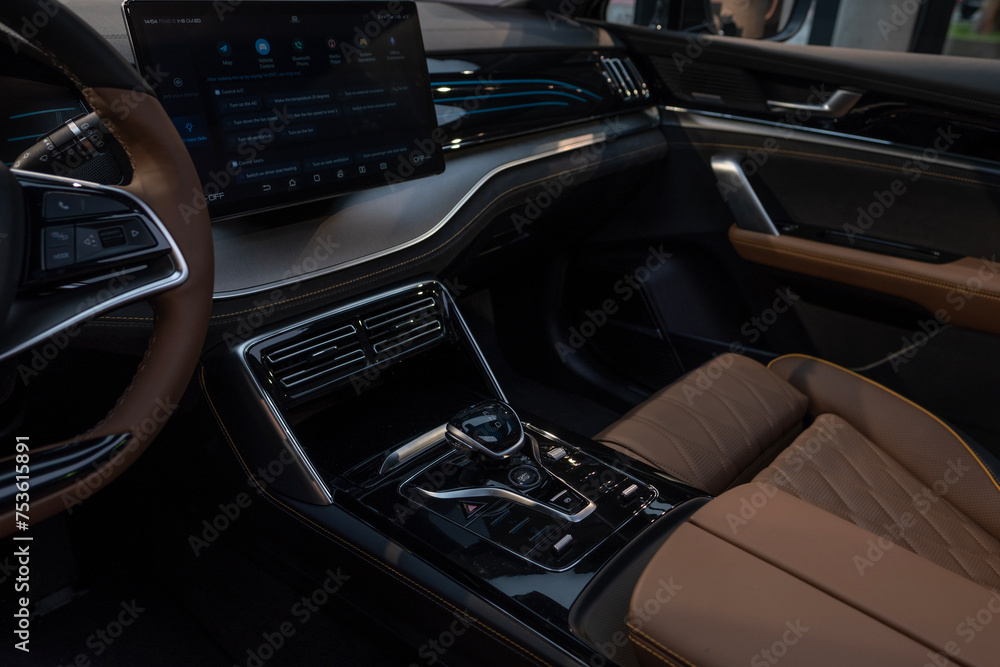 Foto de Stock Interior, cockpit of BYD Tang Electric Car, ergonomic ...