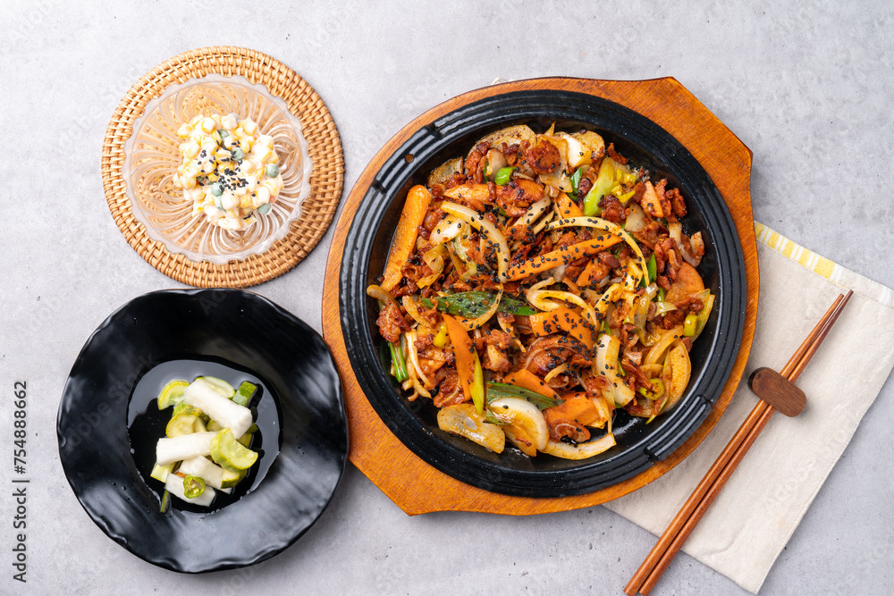 Korean food, cube, steak, cartilage, stir-fry, seafood jjambbong, soup ...