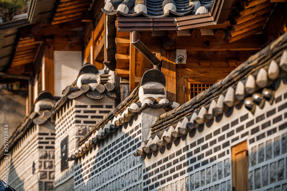 Stock-Foto „Traditional Korean building architecture of bukchon Hanok ...