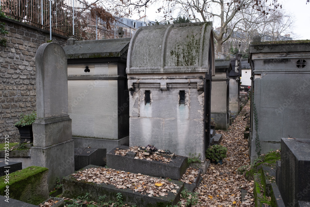 Fotografie Monuments I've come across in the French cemeteries of ...