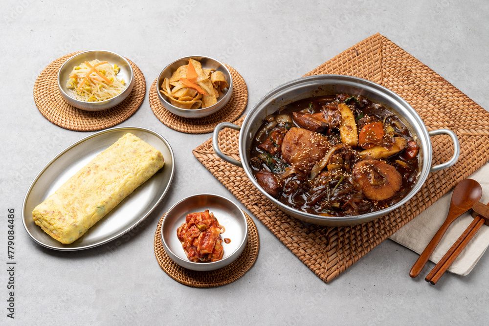 Photo Stock Korean food, ripened kimchi, kimchi, braised spicy chicken ...