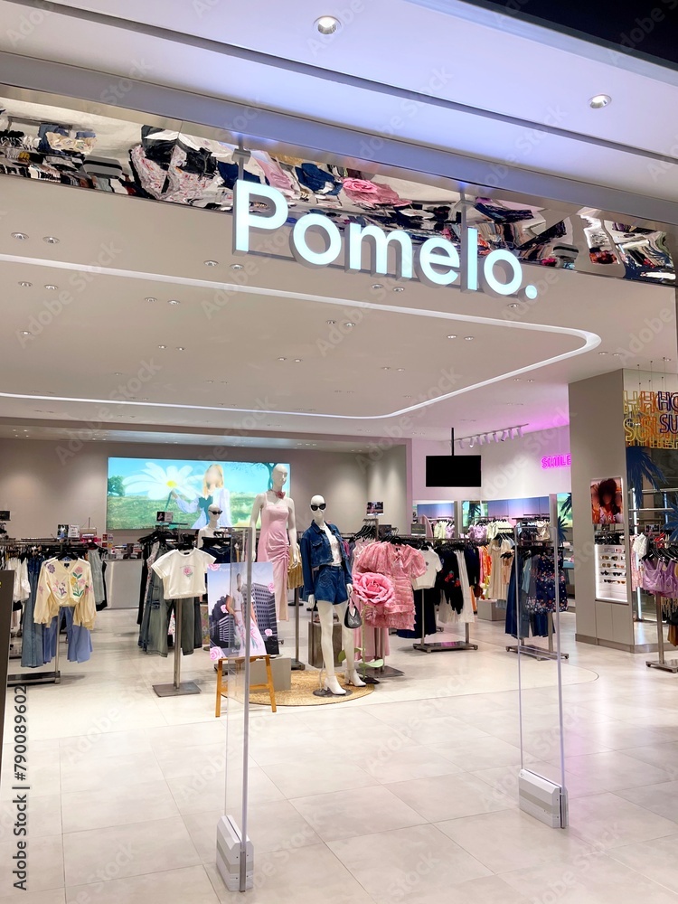 Pomelo brand store in shopping mall. Pomelo Fashion company, famous ...