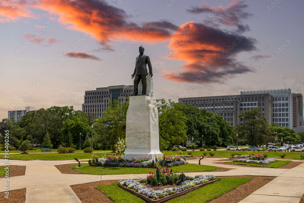 Statue and gravesite of former U.S. senator and Louisiana governor Huey ...
