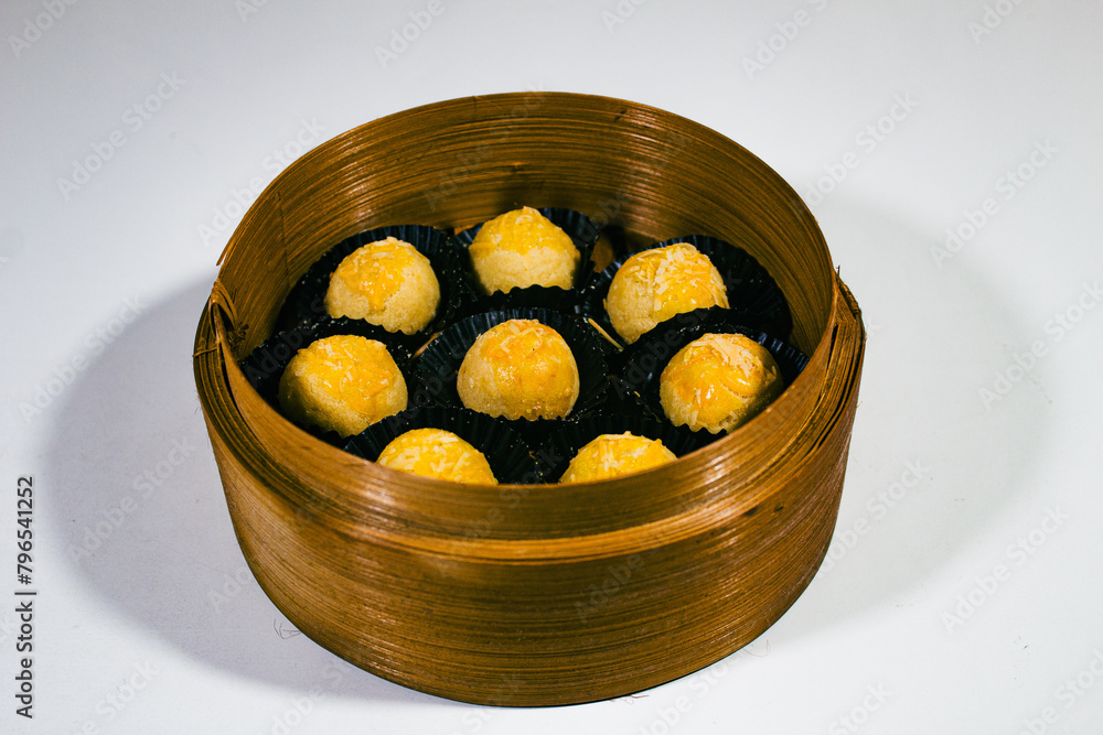 Nastar dry cakes served in a bamboo basket with a plain white ...