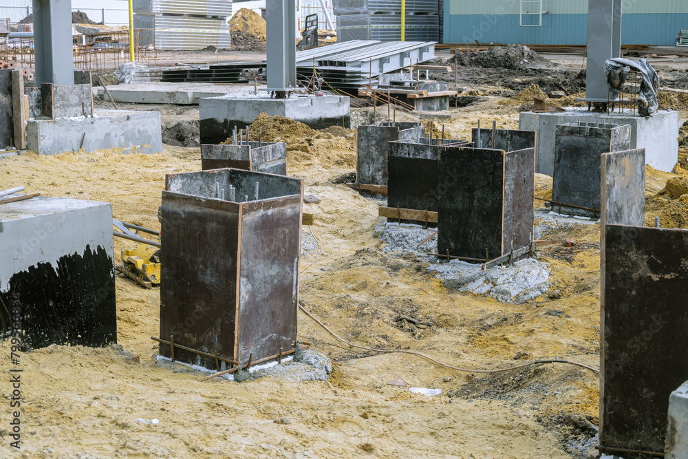 Formwork shields for the foundation construction of reinforced concrete ...