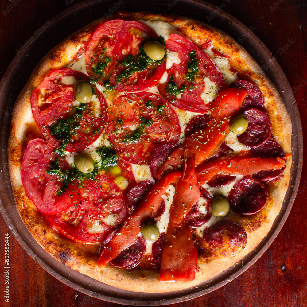 Comida de pizzería y roticería deliciosa y colorida: pizzas, empanadas ...