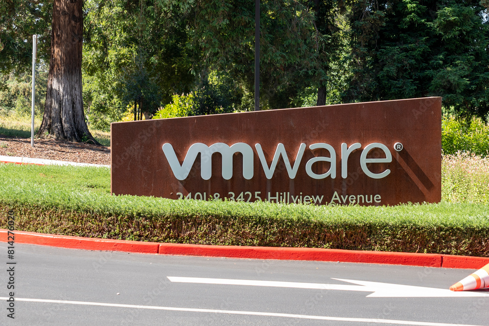 Foto de Stock VMware ground sign at the headquarters in Silicon Valley ...