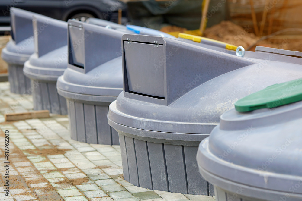 Underground waste separation system with separate recycling containers ...