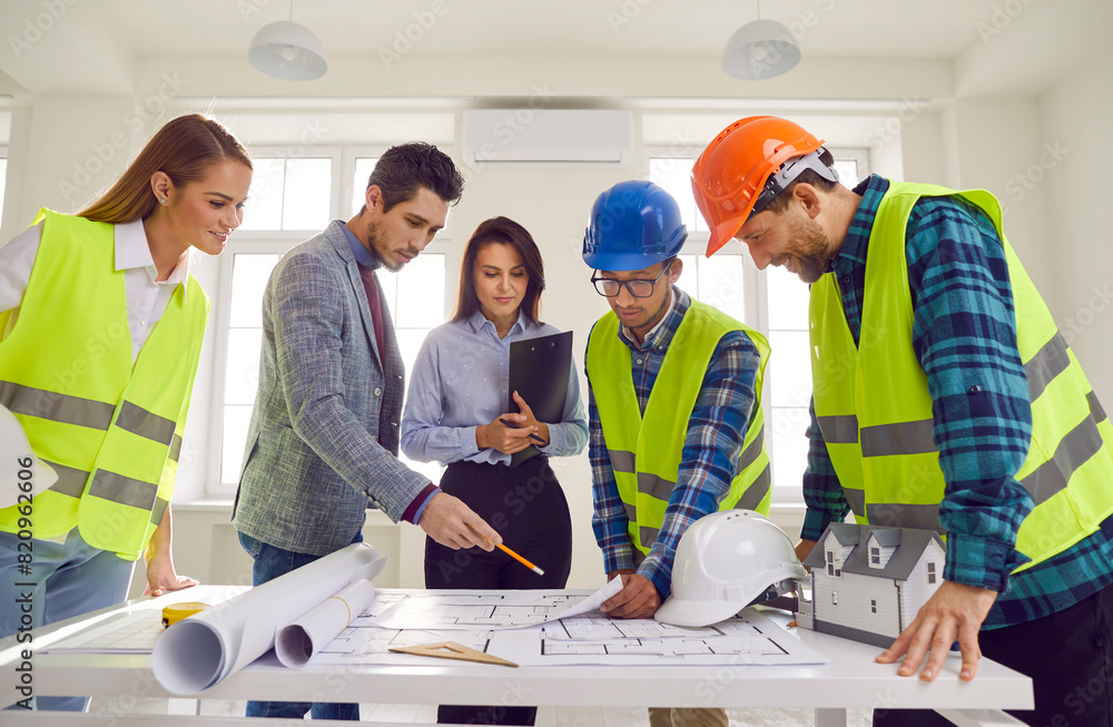Construction team having discussion at work meeting. Group of ...