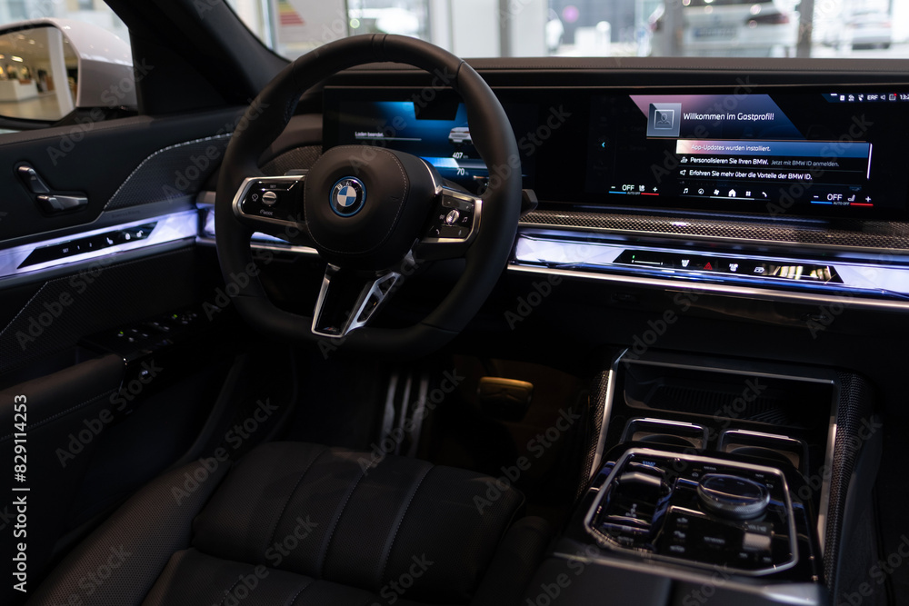 black Interior, steering wheel, center console bmw 7er Limousine G70 ...