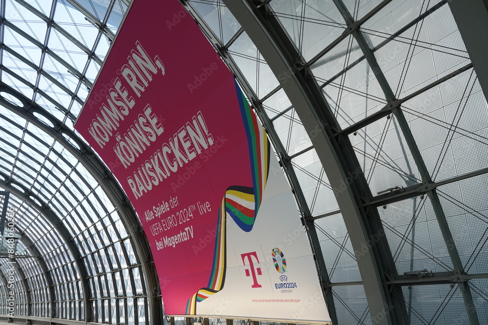 Werbeplakat der Telekom zur Uefa Euro 2024 im Hauptbahnhof in Berlin am ...